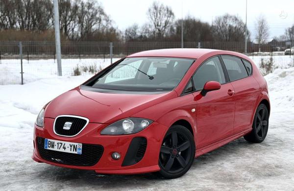 Red SEAT Leon 2009 in Taurage, with an engine capacity of 1.97 L and mileage of 298 thousand km for 3800 €, photo 5 on AUTOMOTO.COM.LV
