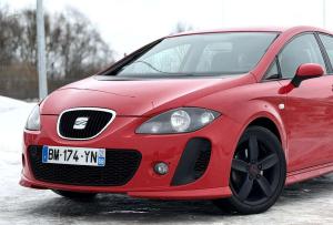 Red SEAT Leon 2009 in Taurage, with an engine capacity of 1.97 L and mileage of 298 thousand km for 3800 €, photo 6 on AUTOMOTO.COM.LV