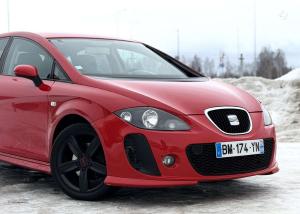 Red SEAT Leon 2009 in Taurage, with an engine capacity of 1.97 L and mileage of 298 thousand km for 3800 €, photo 8 on AUTOMOTO.COM.LV