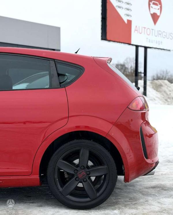 Red SEAT Leon 2009 in Taurage, with an engine capacity of 1.97 L and mileage of 298 thousand km for 3800 €, photo 10 on AUTOMOTO.COM.LV