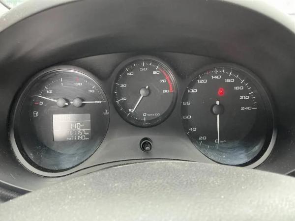 Sarkans SEAT Leon 2009 Limbaži, ar dzinēja tilpumu 1.40 L un nobraukumu 188 tūkst. km par 3250 €, foto 8 vietnē AUTOMOTO.COM.LV