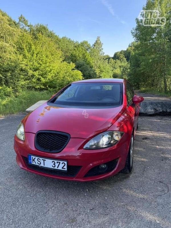 Sarkans SEAT Leon 2010 Kauņa, ar dzinēja tilpumu 1.60 L un nobraukumu 258 tūkst. km par 2200 €, foto 1 vietnē AUTOMOTO.COM.LV