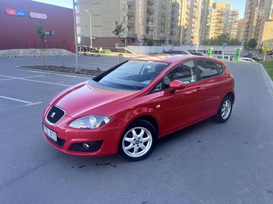 Red SEAT Leon 2010 in Vilnius, with an engine capacity of 1.90 L and mileage of 187 thousand km for 2400 €, photo 1 on AUTOMOTO.COM.LV