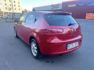 Red SEAT Leon 2010 in Vilnius, with an engine capacity of 1.90 L and mileage of 187 thousand km for 2400 €, photo 8 on AUTOMOTO.COM.LV