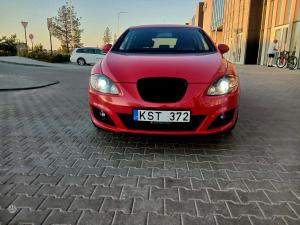 Red SEAT Leon 2010 in Vilnius, with an engine capacity of 1.60 L and mileage of 257 thousand km for 1800 €, photo 4 on AUTOMOTO.COM.LV