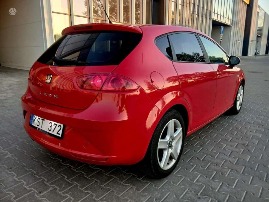 Red SEAT Leon 2010 in Vilnius, with an engine capacity of 1.60 L and mileage of 257 thousand km for 1800 €, photo 6 on AUTOMOTO.COM.LV