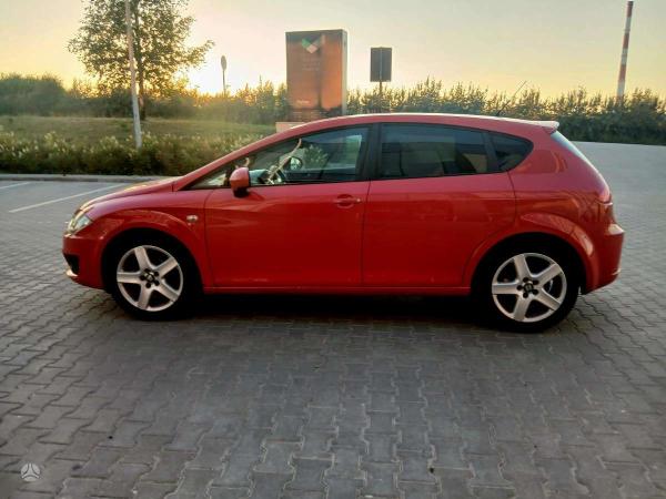 Red SEAT Leon 2010 in Vilnius, with an engine capacity of 1.60 L and mileage of 257 thousand km for 1800 €, photo 6 on AUTOMOTO.COM.LV
