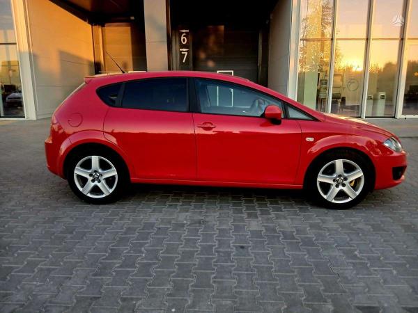 Red SEAT Leon 2010 in Vilnius, with an engine capacity of 1.60 L and mileage of 257 thousand km for 1800 €, photo 7 on AUTOMOTO.COM.LV