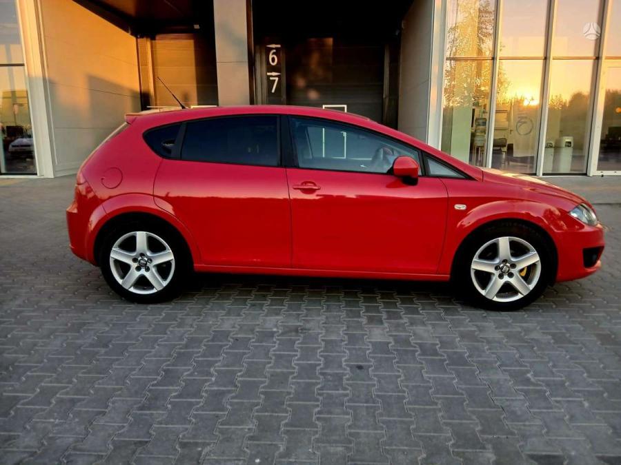 Red SEAT Leon 2010 in Vilnius, with an engine capacity of 1.60 L and mileage of 257 thousand km for 1800 €, photo 8 on AUTOMOTO.COM.LV