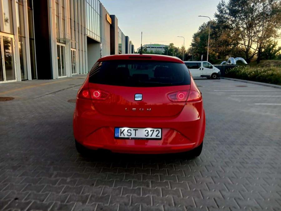 Red SEAT Leon 2010 in Vilnius, with an engine capacity of 1.60 L and mileage of 257 thousand km for 1800 €, photo 9 on AUTOMOTO.COM.LV
