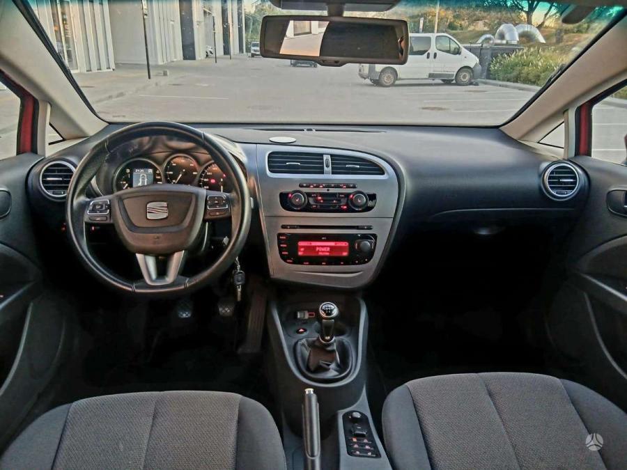 Red SEAT Leon 2010 in Vilnius, with an engine capacity of 1.60 L and mileage of 257 thousand km for 1800 €, photo 13 on AUTOMOTO.COM.LV