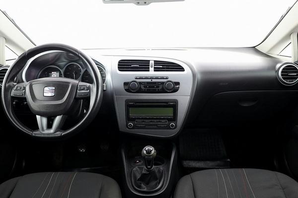 Red SEAT Leon 2011 in Tallinn, with an engine capacity of 1.60 L and mileage of 189 thousand km for 2399 €, photo 5 on AUTOMOTO.COM.LV