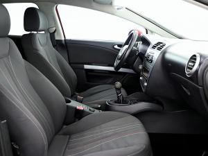Red SEAT Leon 2011 in Tallinn, with an engine capacity of 1.60 L and mileage of 189 thousand km for 2399 €, photo 7 on AUTOMOTO.COM.LV