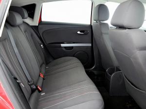 Red SEAT Leon 2011 in Tallinn, with an engine capacity of 1.60 L and mileage of 189 thousand km for 2399 €, photo 8 on AUTOMOTO.COM.LV