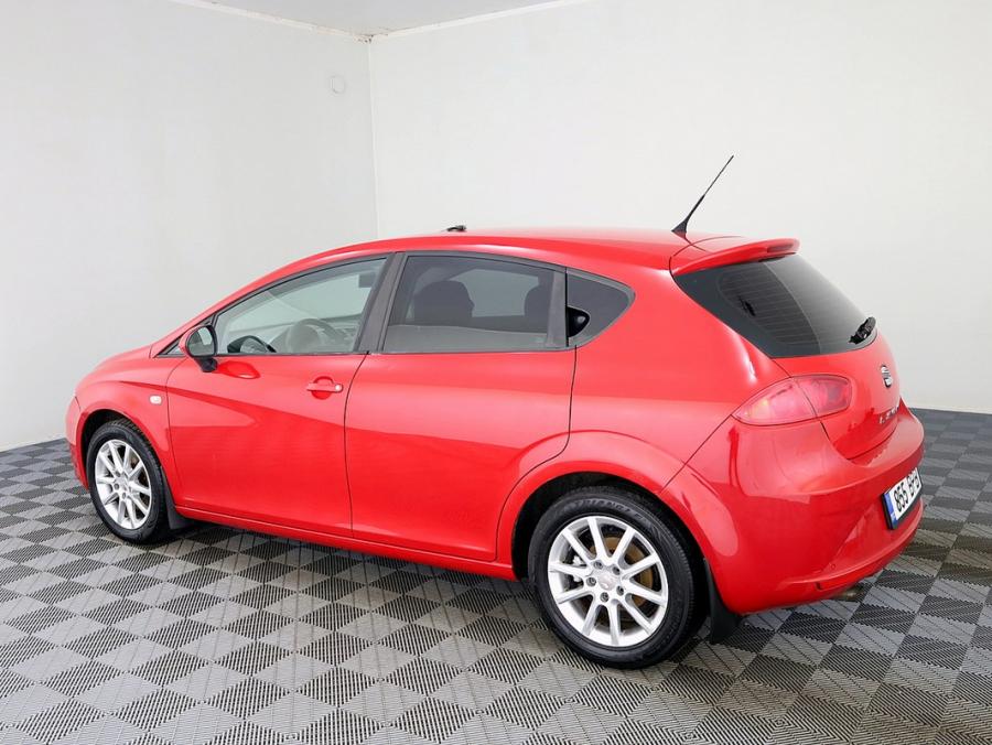 Red SEAT Leon 2011 in Tallinn, with an engine capacity of 1.60 L and mileage of 189 thousand km for 2399 €, photo 13 on AUTOMOTO.COM.LV