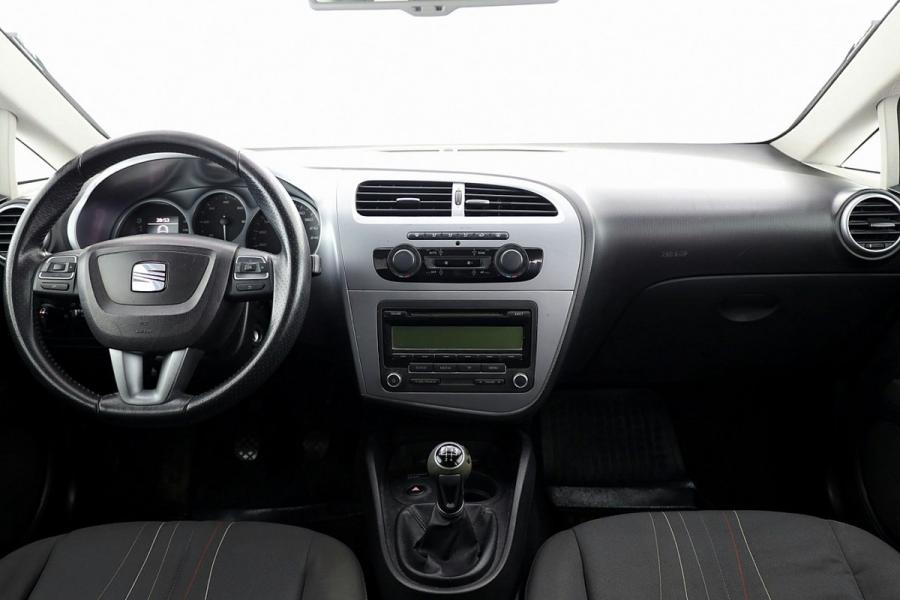 Red SEAT Leon 2011 in Tallinn, with an engine capacity of 1.60 L and mileage of 189 thousand km for 2399 €, photo 14 on AUTOMOTO.COM.LV