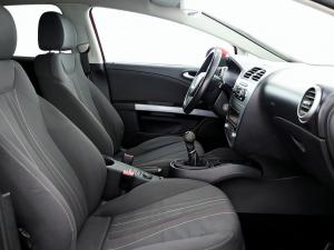 Red SEAT Leon 2011 in Tallinn, with an engine capacity of 1.60 L and mileage of 189 thousand km for 2399 €, photo 15 on AUTOMOTO.COM.LV