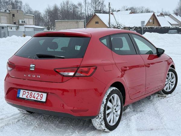 Red SEAT Leon 2013 in Raseiniai, with an engine capacity of 1.60 L and mileage of 287 thousand km for 4999 €, photo 4 on AUTOMOTO.COM.LV