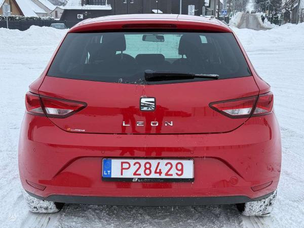 Red SEAT Leon 2013 in Raseiniai, with an engine capacity of 1.60 L and mileage of 287 thousand km for 4999 €, photo 9 on AUTOMOTO.COM.LV