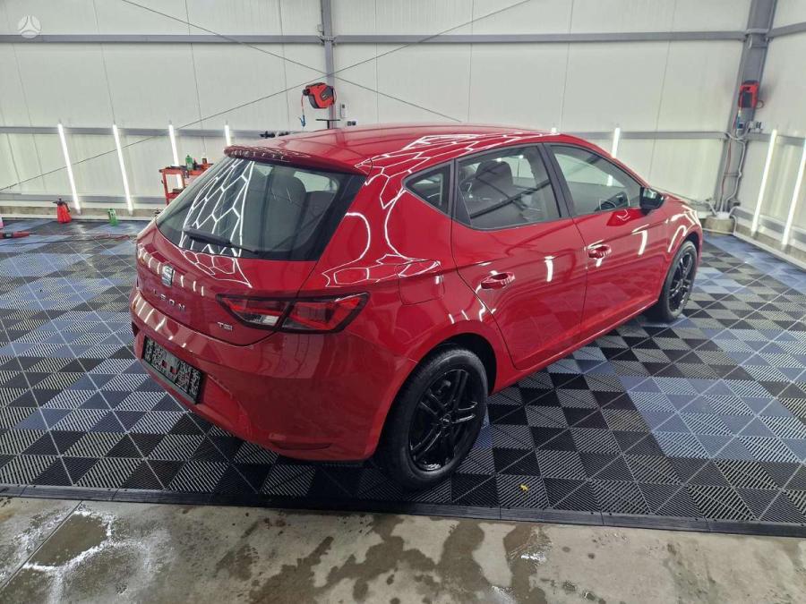 Red SEAT Leon 2013 in Marijampole, with an engine capacity of 1.39 L and mileage of 166 thousand km for 5200 €, photo 7 on AUTOMOTO.COM.LV