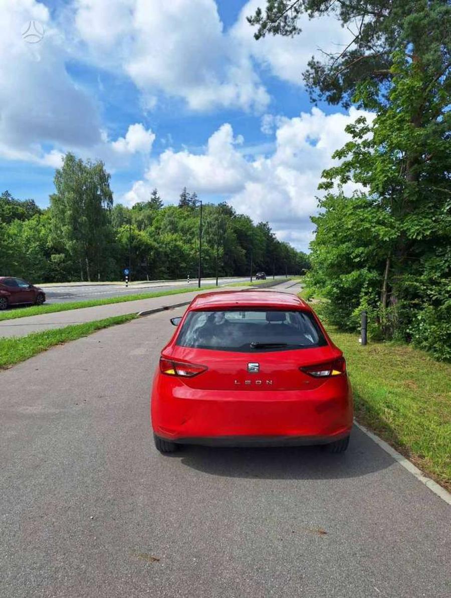Red SEAT Leon 2013 in Alytus, with an engine capacity of 1.20 L and mileage of 101 thousand km for 5500 €, photo 5 on AUTOMOTO.COM.LV