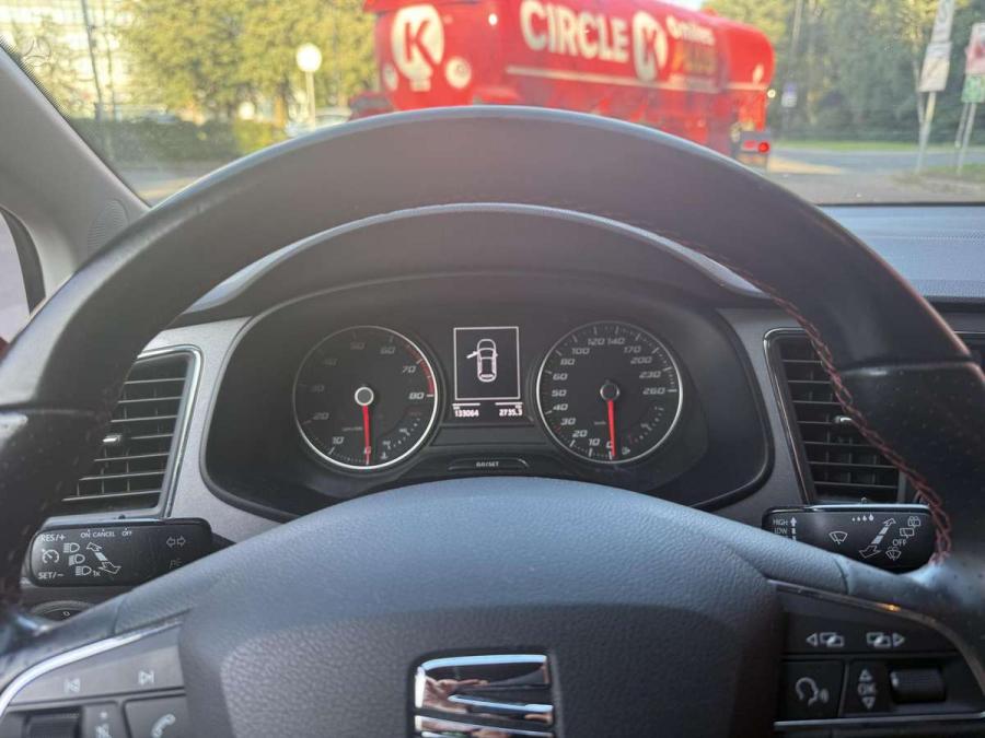 Red SEAT Leon 2016 in Vilnius, with an engine capacity of 1.40 L and mileage of 133 thousand km for 7800 €, photo 5 on AUTOMOTO.COM.LV