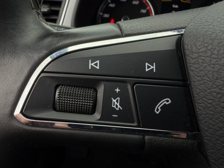 Sarkans SEAT Leon 2017 Pērnava, ar dzinēja tilpumu 1.00 L un nobraukumu 139 tūkst. km par 8900 €, foto 13 vietnē AUTOMOTO.COM.LV