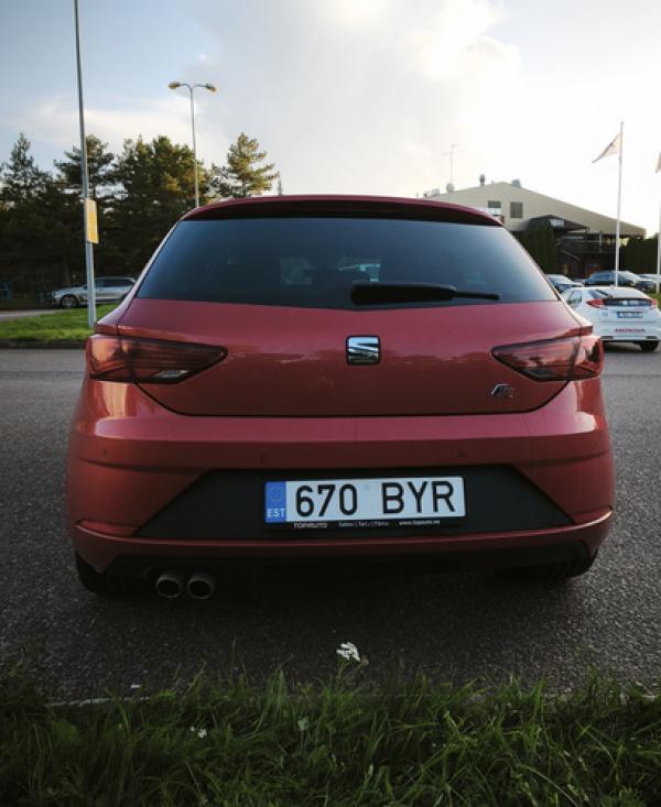Red SEAT Leon 2018 in Tallinn, with an engine capacity of 2.00 L and mileage of 163 thousand km for 11500 €, photo 7 on AUTOMOTO.COM.LV