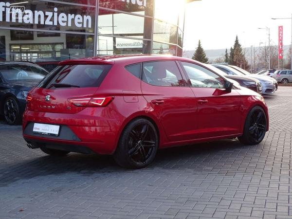 Red SEAT Leon 2019 in Kaunas, with an engine capacity of 1.50 L and mileage of 80 thousand km for 22390 €, photo 4 on AUTOMOTO.COM.LV