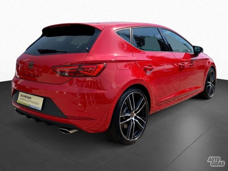 Red SEAT Leon 2020 in Kaunas, with an engine capacity of 2.00 L and mileage of 61 thousand km for 27334 €, photo 4 on AUTOMOTO.COM.LV