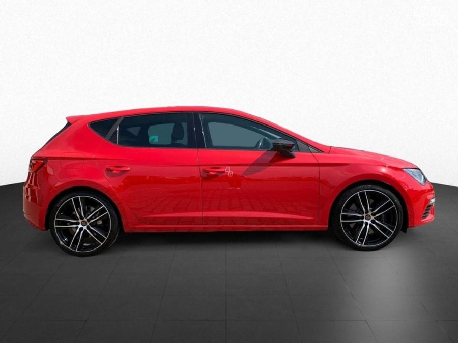 Red SEAT Leon 2020 in Kaunas, with an engine capacity of 2.00 L and mileage of 61 thousand km for 27334 €, photo 5 on AUTOMOTO.COM.LV