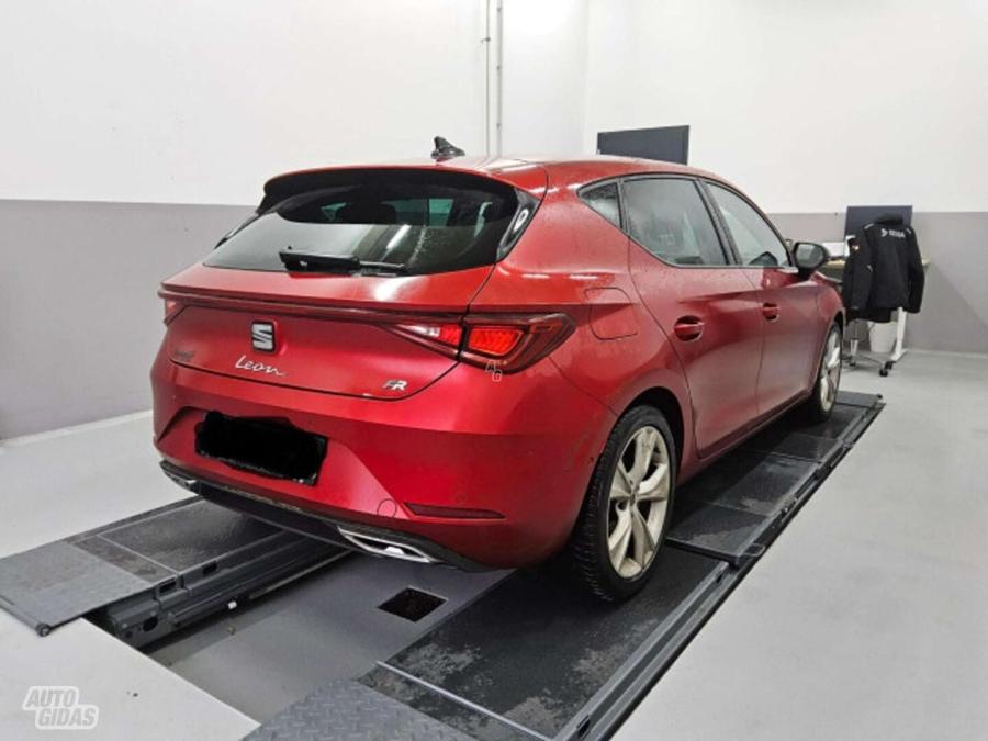 Red SEAT Leon 2020 in Kaunas, with an engine capacity of 1.50 L and mileage of 70 thousand km for 22802 €, photo 3 on AUTOMOTO.COM.LV
