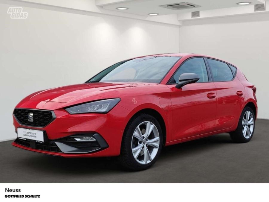 Red SEAT Leon 2021 in Kaunas, with an engine capacity of 1.40 L and mileage of 39 thousand km for 23173 €, photo 1 on AUTOMOTO.COM.LV