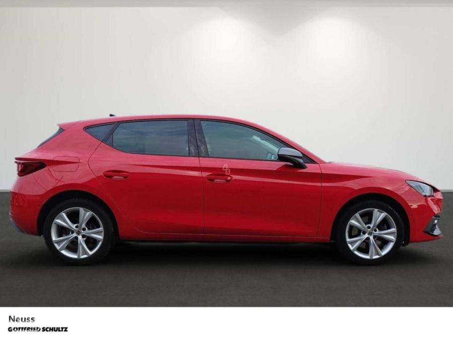 Red SEAT Leon 2021 in Kaunas, with an engine capacity of 1.40 L and mileage of 39 thousand km for 23173 €, photo 2 on AUTOMOTO.COM.LV