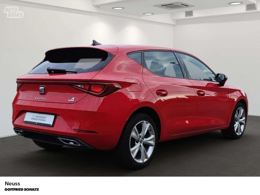 Red SEAT Leon 2021 in Kaunas, with an engine capacity of 1.40 L and mileage of 39 thousand km for 23173 €, photo 3 on AUTOMOTO.COM.LV