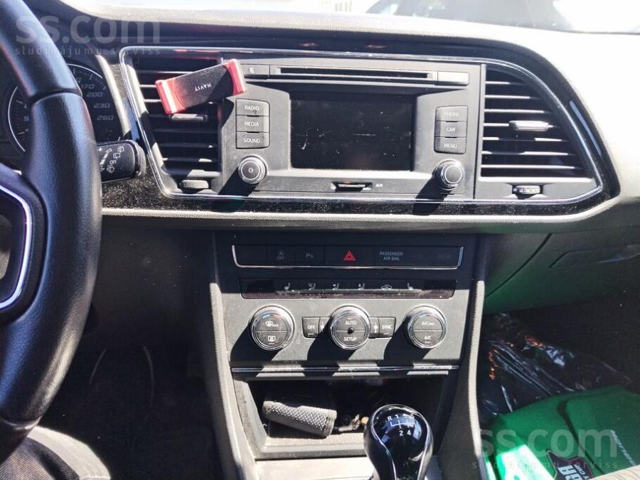 Red SEAT Leon 2014 in Riga, with an engine capacity of 1.60 L and mileage of 175 thousand km for 4300 €, photo 1 on AUTOMOTO.COM.LV