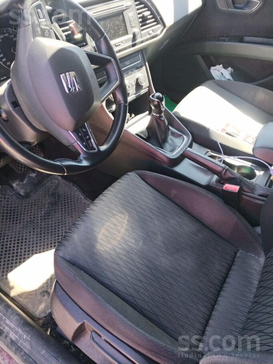 Red SEAT Leon 2014 in Riga, with an engine capacity of 1.60 L and mileage of 175 thousand km for 4300 €, photo 3 on AUTOMOTO.COM.LV
