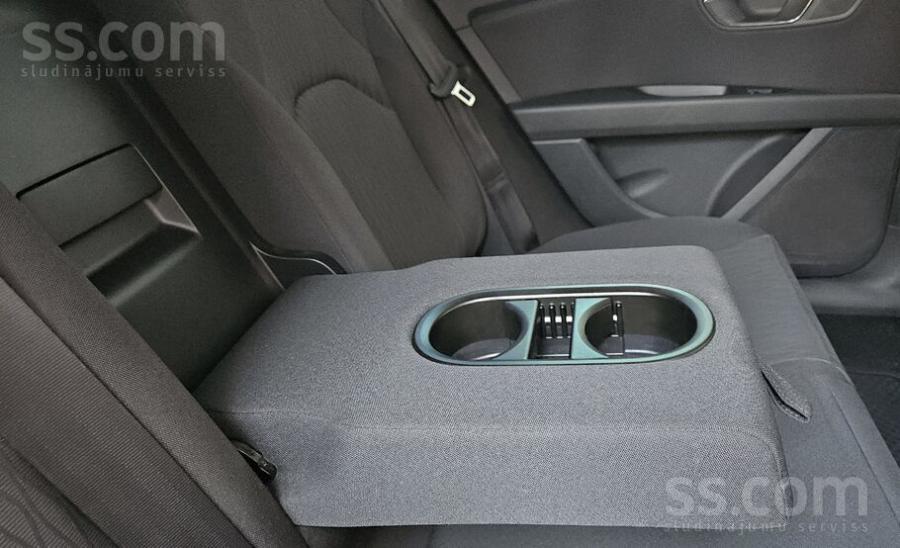 Red SEAT Leon 2014 in Riga, with an engine capacity of 1.60 L and mileage of 170 thousand km for 5100 €, photo 10 on AUTOMOTO.COM.LV