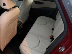 Red SEAT Leon 2014 in Utena, with an engine capacity of 1.40 L and mileage of 228 thousand km for 6900 €, photo 9 on AUTOMOTO.COM.LV