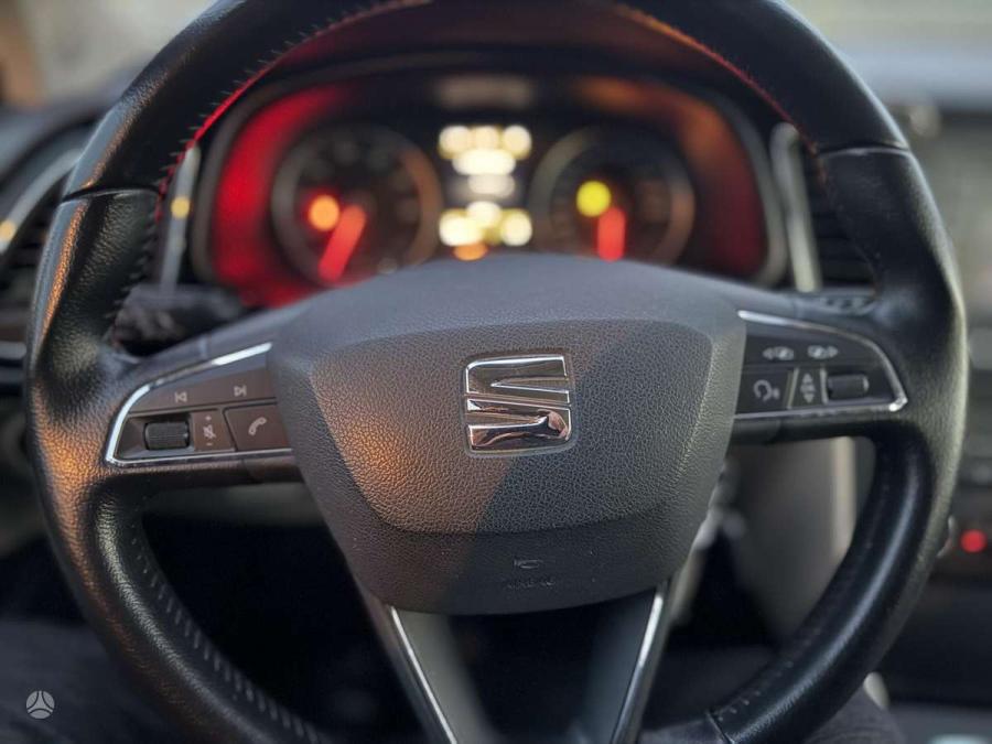 Red SEAT Leon 2014 in Utena, with an engine capacity of 1.40 L and mileage of 228 thousand km for 6900 €, photo 15 on AUTOMOTO.COM.LV