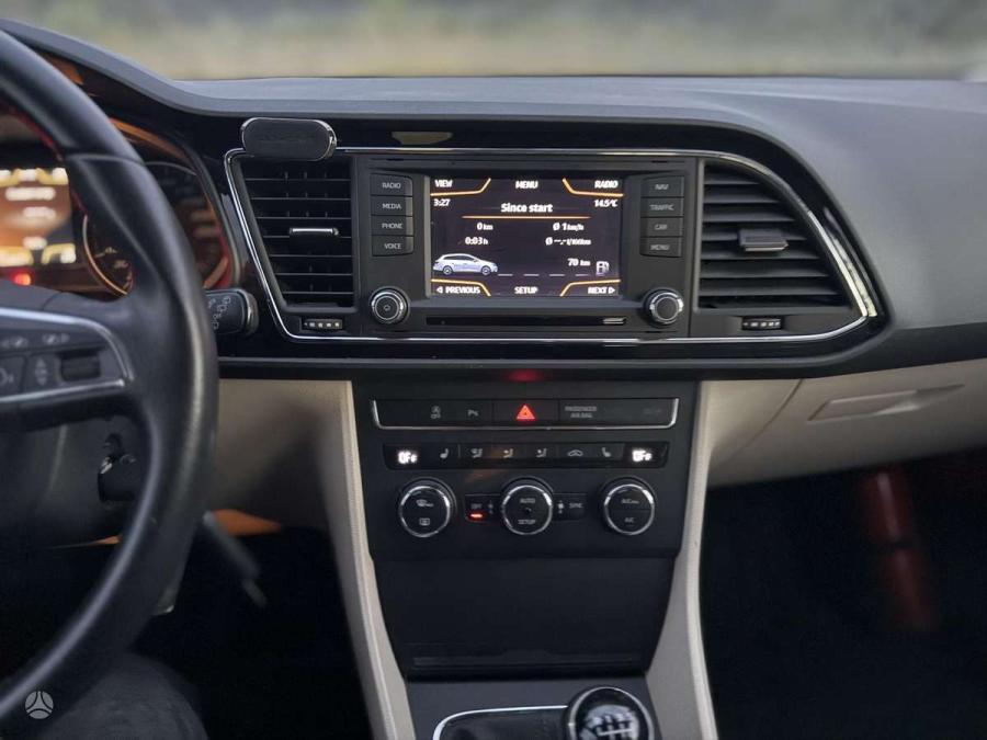Red SEAT Leon 2014 in Utena, with an engine capacity of 1.40 L and mileage of 228 thousand km for 6900 €, photo 16 on AUTOMOTO.COM.LV