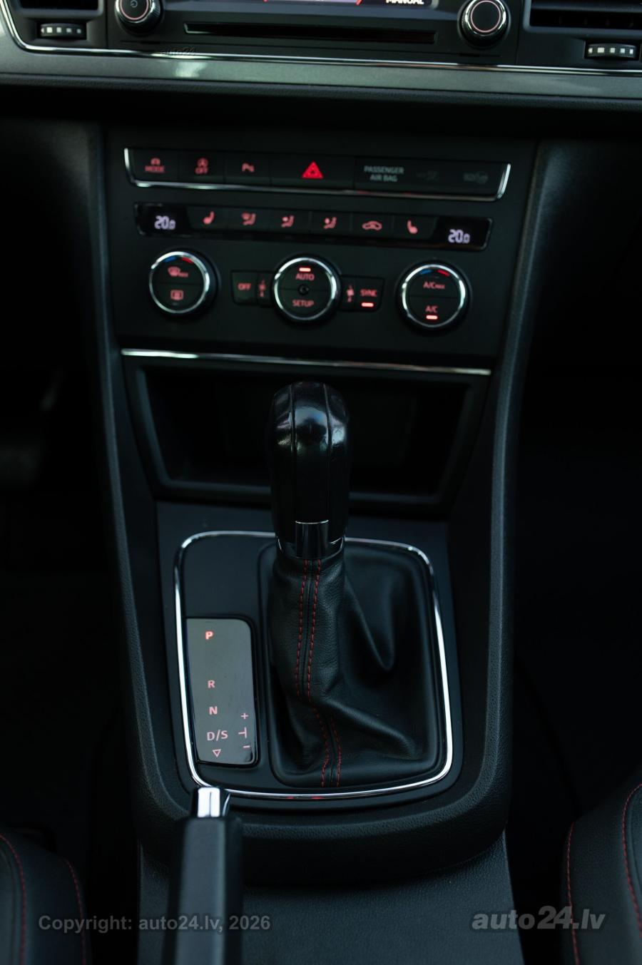Red SEAT Leon 2014 in Tallinn, with an engine capacity of 2.00 L and mileage of 312 thousand km for 7999 €, photo 17 on AUTOMOTO.COM.LV