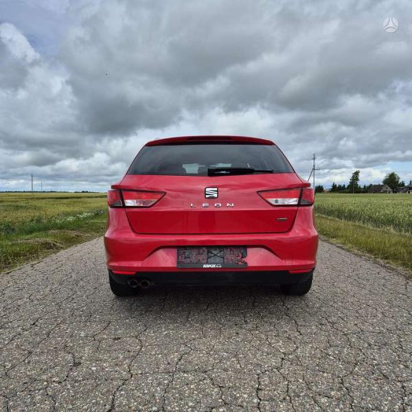 Red SEAT Leon 2015 in Radviliskis, with an engine capacity of 1.60 L and mileage of 267 thousand km for 5500 €, photo 8 on AUTOMOTO.COM.LV
