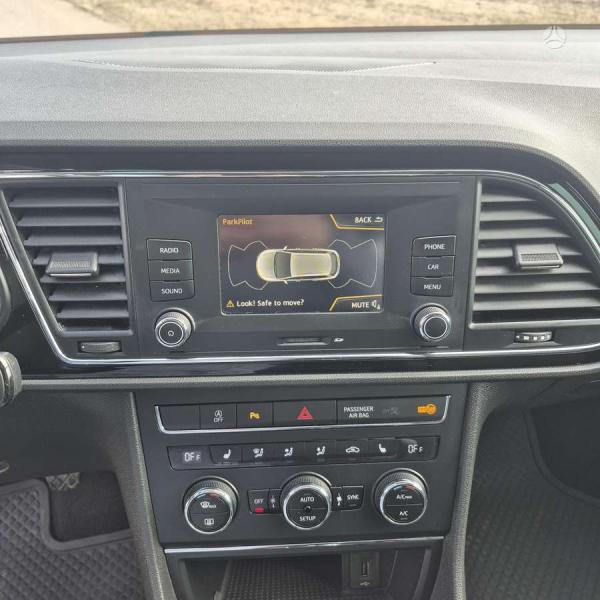 Red SEAT Leon 2015 in Radviliskis, with an engine capacity of 1.60 L and mileage of 267 thousand km for 5500 €, photo 10 on AUTOMOTO.COM.LV