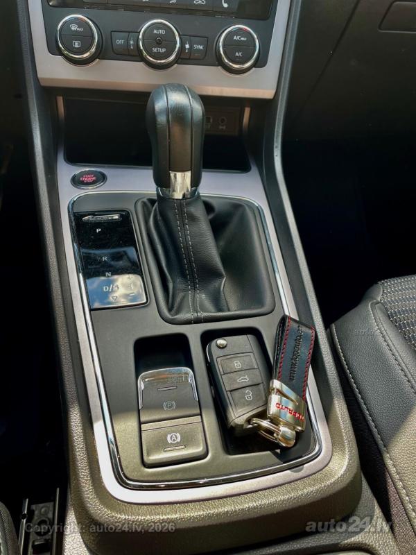 Red SEAT Leon 2018 in Tallinn, with an engine capacity of 2.00 L and mileage of 211 thousand km for 11500 €, photo 7 on AUTOMOTO.COM.LV