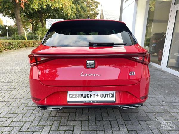 Red SEAT Leon 2021 in Kaunas, with an engine capacity of 1.40 L and mileage of 50 thousand km for 23791 €, photo 4 on AUTOMOTO.COM.LV