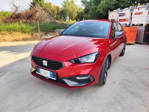 Red SEAT Leon 2022 in Kaunas, with an engine capacity of 2.00 L and mileage of 234 thousand km for 14850 €, photo 1 on AUTOMOTO.COM.LV