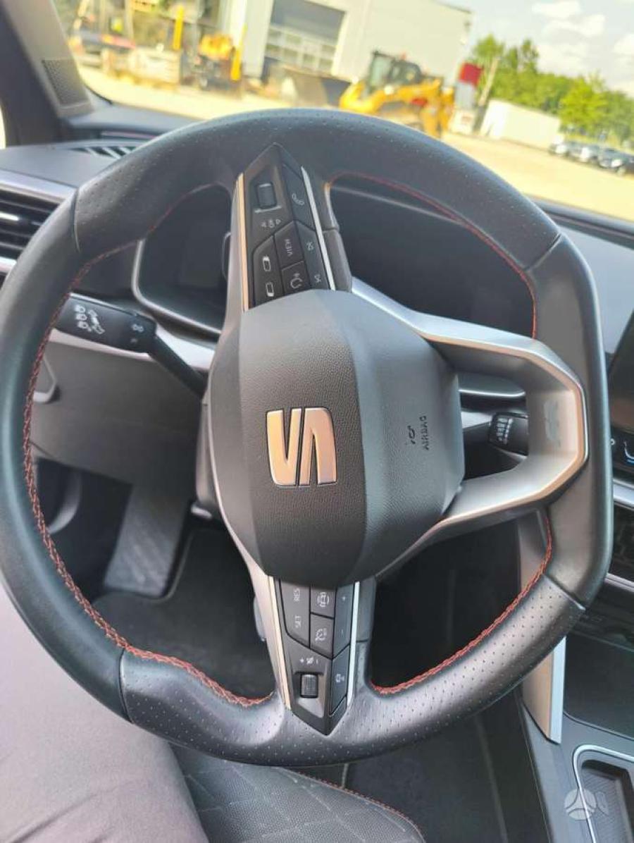 Red SEAT Leon 2022 in Kaunas, with an engine capacity of 1.97 L and mileage of 234 thousand km for 14700 €, photo 3 on AUTOMOTO.COM.LV