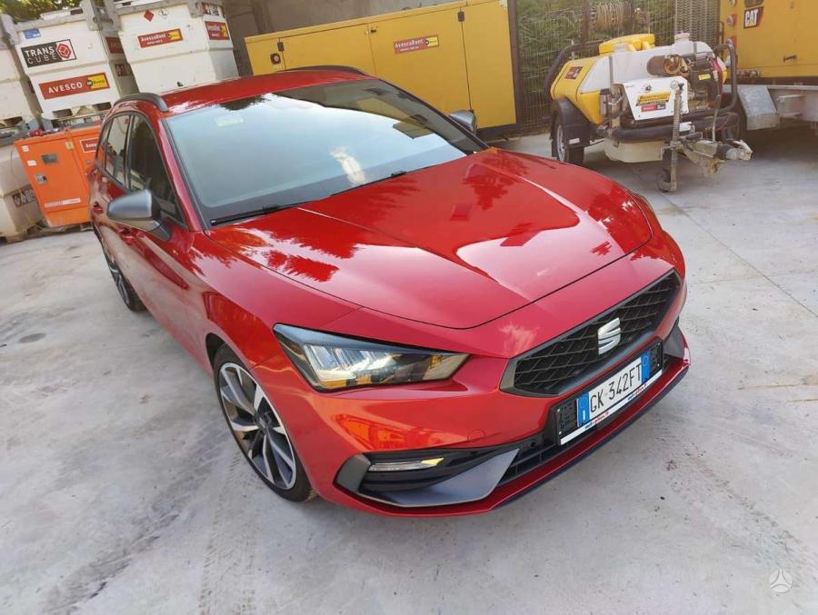 Red SEAT Leon 2022 in Kaunas, with an engine capacity of 1.97 L and mileage of 234 thousand km for 14700 €, photo 7 on AUTOMOTO.COM.LV