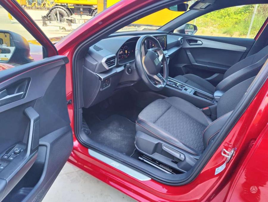 Red SEAT Leon 2022 in Kaunas, with an engine capacity of 1.97 L and mileage of 234 thousand km for 14700 €, photo 19 on AUTOMOTO.COM.LV